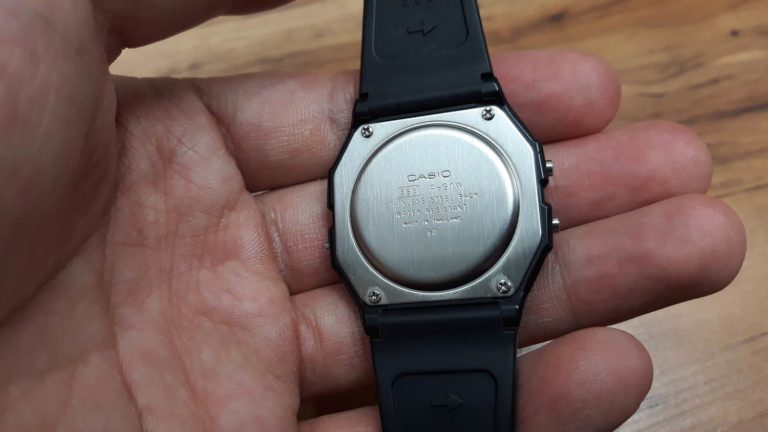 Casio F91W Review: A Classic Sports Watch All Men Need (2024)