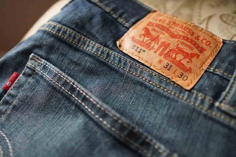 Dark Wash Denim Guide 2025 (Everything You Need to Know)