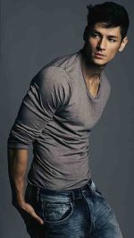 Muscular Guy Fashion 2024: How to Look Good (w/ Examples)