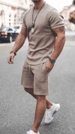 Muscular Guy Fashion 2024: How to Look Good (w/ Examples)